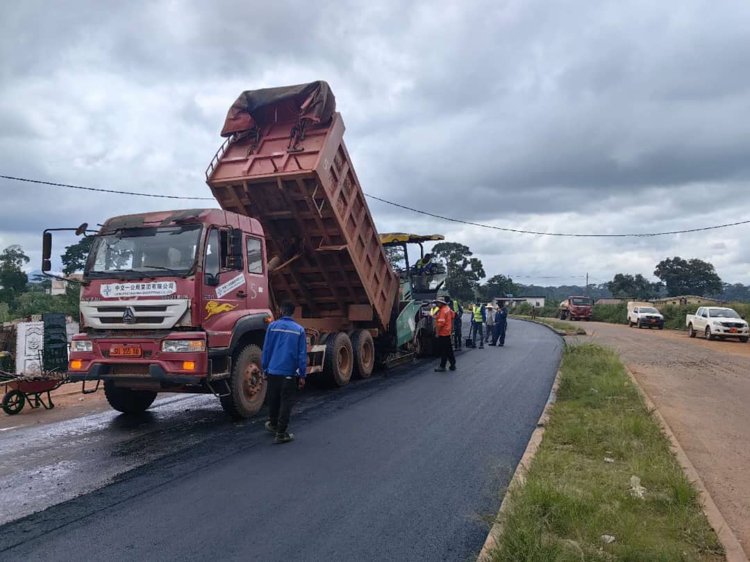 Construction de la route Awae-Esse-Soa : l’entreprise chinoise CFHEC s ...