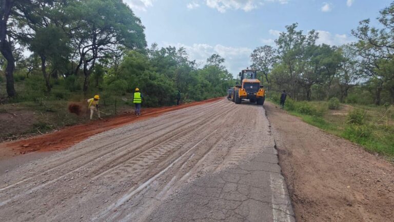 Sur instruction du MINTP, des entreprises mènent des travaux de ...